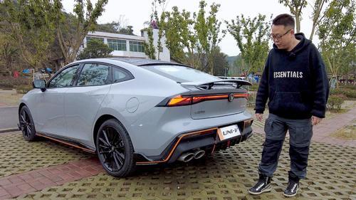 抢先试驾长安UNI-V