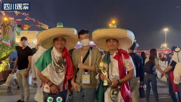 观察世界杯 | 观观抵达多哈!偶遇想“蹭粉”的中国球迷
