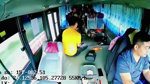 不系安全带的后果,要不是很远,直接就冲出去了