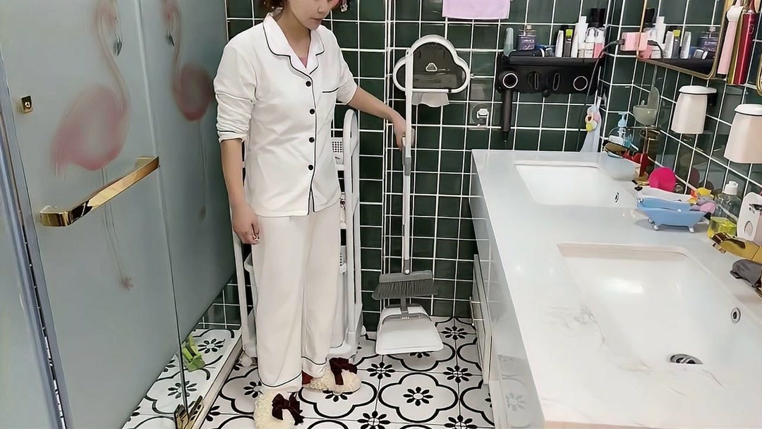 家庭必备的扫把簸箕组合,好扫不落灰,后倒式倒垃圾更方便