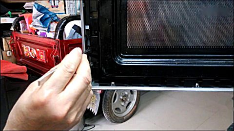 南方家电维修:美的微波炉维修门钩视频教程-_超清