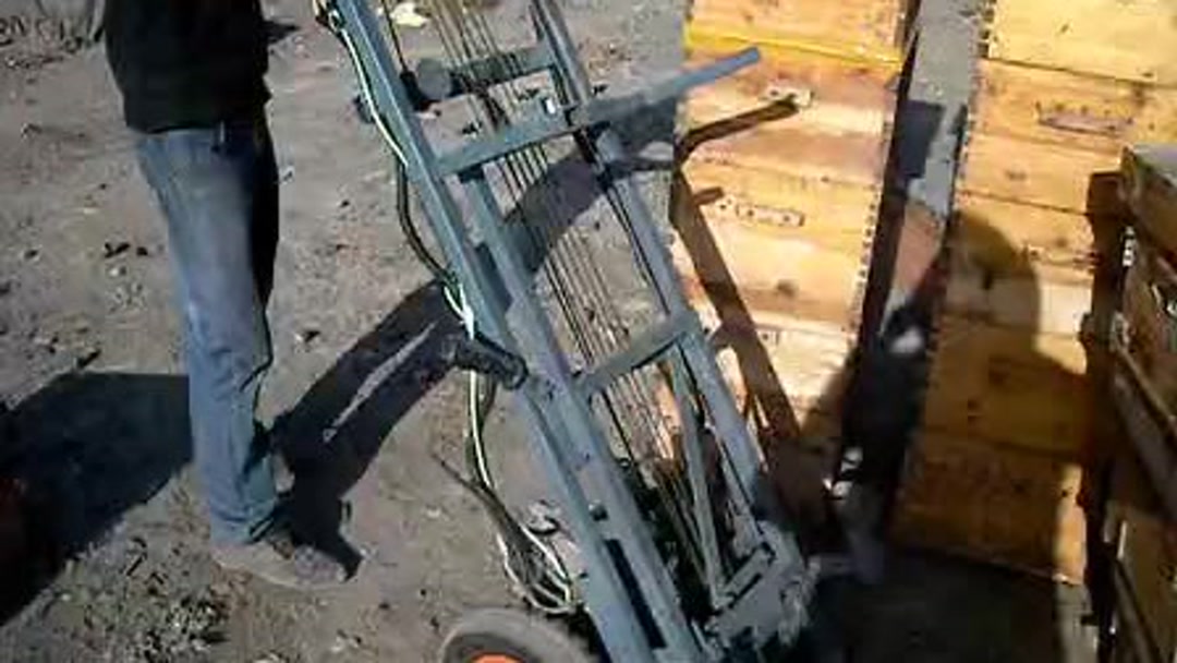 蜂箱自动行走升降装蜂车使用方法2