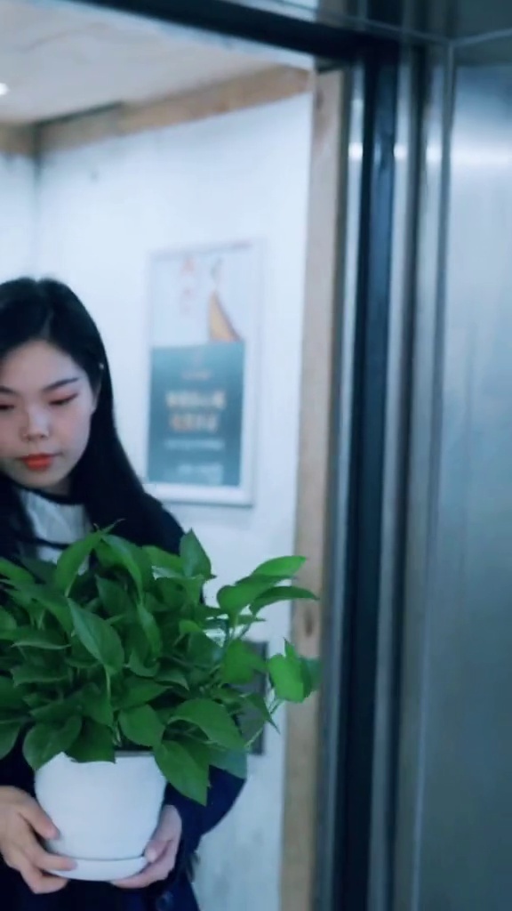 我的目标认真工作,快乐生活!目前看来实现了一半!