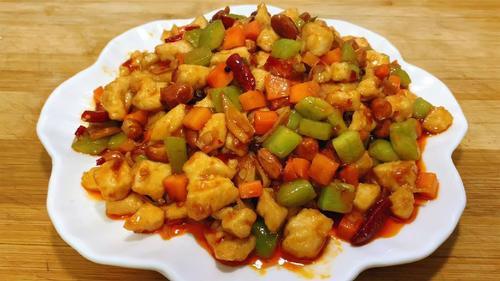 大厨教你宫保鸡丁的家常做法,太香了,看着就有食欲,美味又下饭