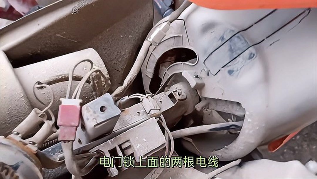 电动车全车无电,检修!