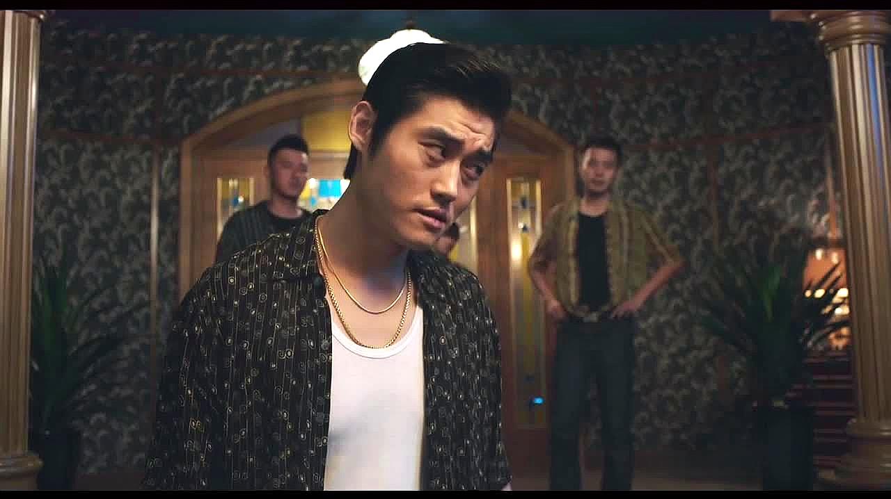 影视;这绑架够搞笑啊,人质饿了大哥还亲自喂饭,爆笑十足