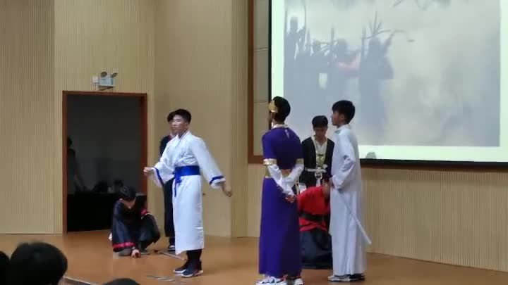 北海市外国语实验学校高一4班的历史剧演出,非常棒的一个表演