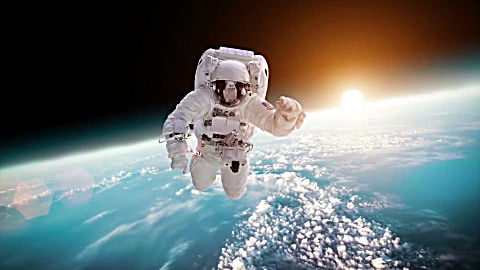 动画演示,宇航员脱离太空站,很有意义