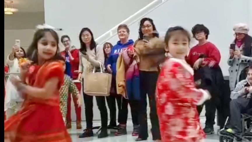 #世界上最独特个性化的时装秀,每一个动作都是小朋友们的杰作。