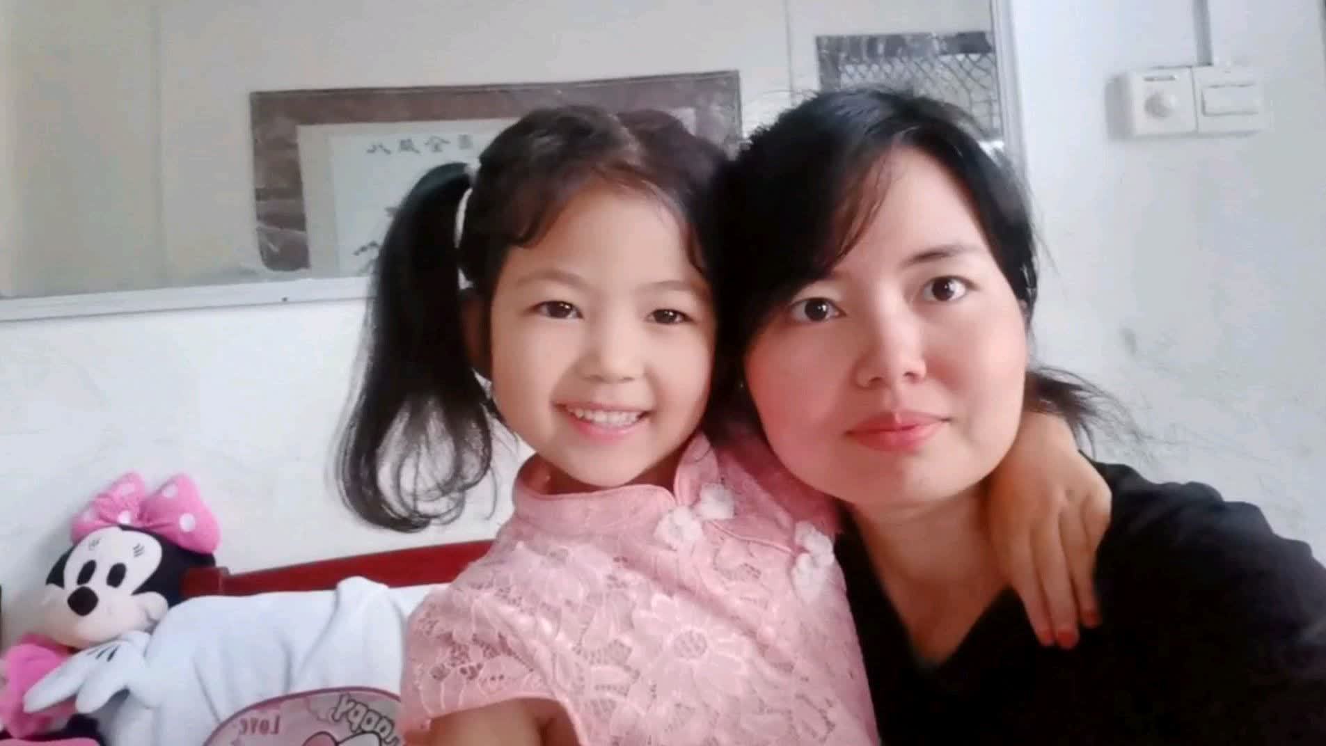 宝宝叫着头痒,妈妈翻开看吓一跳,没想到现在的小孩头上也长虱子