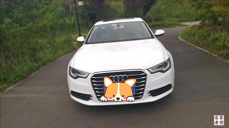 农村小伙去买车,花10万买个二手车,值不值这个价格?