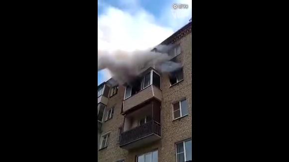 俄罗斯人失火,扔个毯子自己跳下来