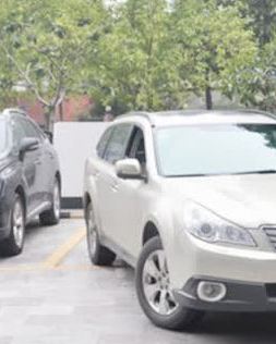 一分钟视频教给司机:3种倒车入库技巧 !