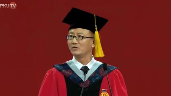 北大教授毕业演讲,引起学生共鸣,多次被掌声打断,句句深刻