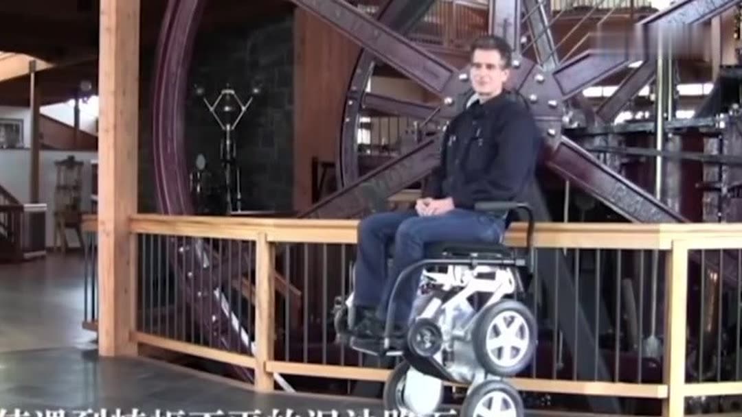 世界上最智能的电动轮椅,能直立行进还能爬楼梯,真正的福利产品!