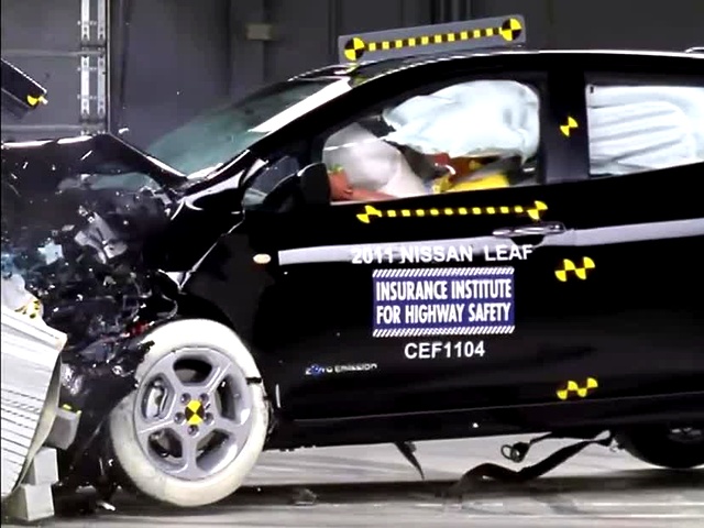 【电动汽车首次碰撞测试】日产Leaf正面碰撞测试