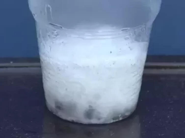如何在酸液里融化掉玻璃
