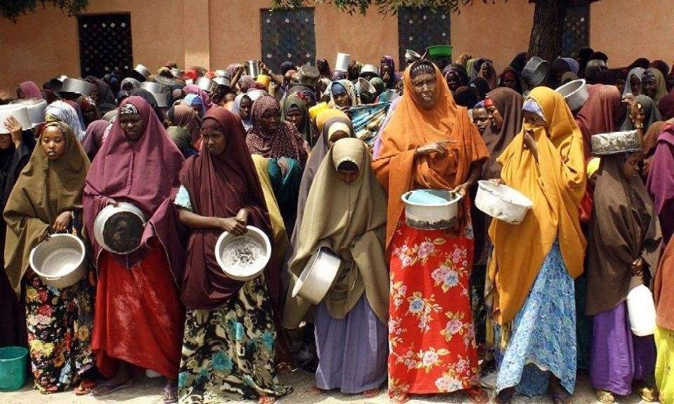 中国搪瓷碗出口到非洲,竟然被非洲人这样使用,看完涨知识了