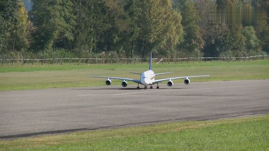 A380模型飞机实拍,起飞的时候太牛了!