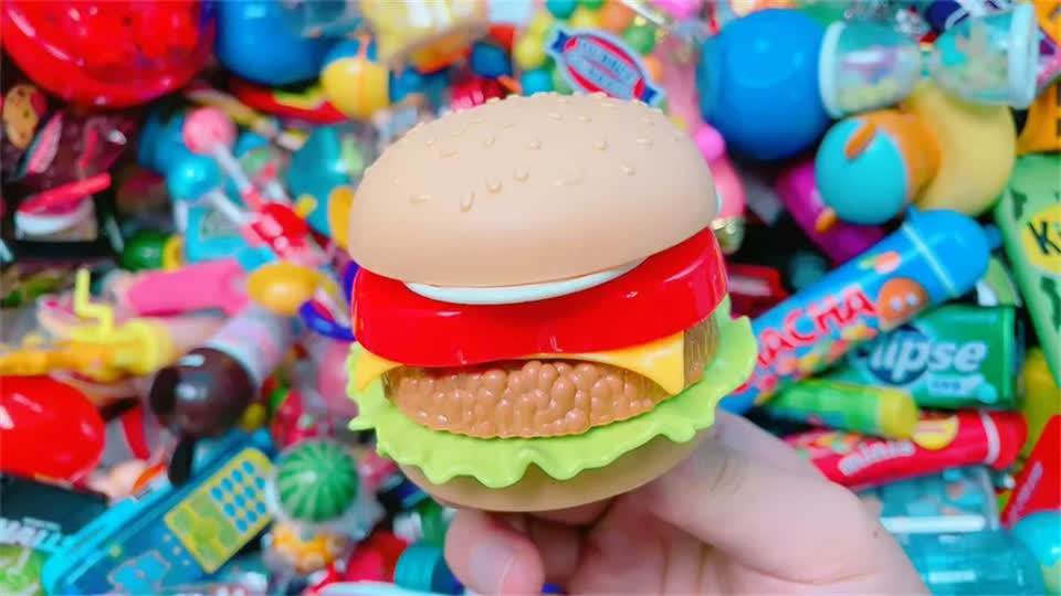 试吃汉堡包糖果、橘子味糖果、西瓜味软糖等