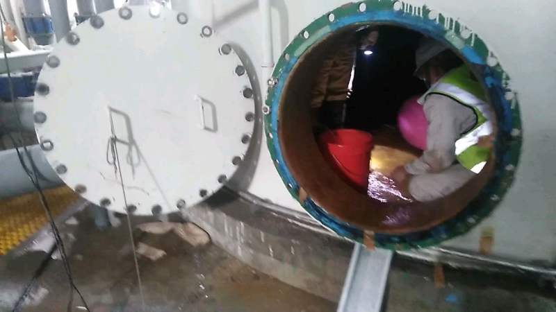 压力容器内部清理,农民工都不愿意干的工作,知道为啥吗?