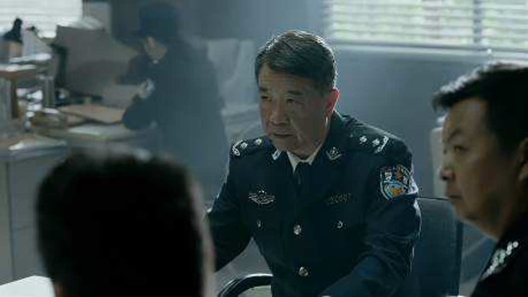 医药代表教警察办案,惹怒局长,下秒直接让他闭嘴!