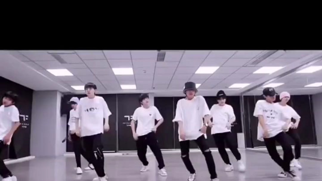 提前发个 "做梦素材 ,留着晚上看 "TF家族三代