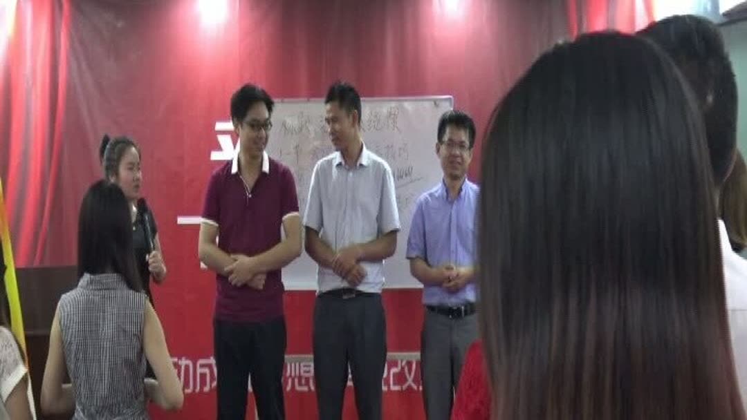 张蕾演讲口才:登台礼仪以及男女站姿手势现场训练