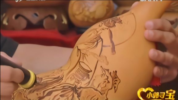 能在葫芦上作画?这位大哥太厉害!竟还是一名残疾人!|小郭寻宝