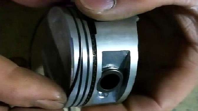 摩托车活塞环的正确安装方法,烧机油是有原因的,老师傅就是中!