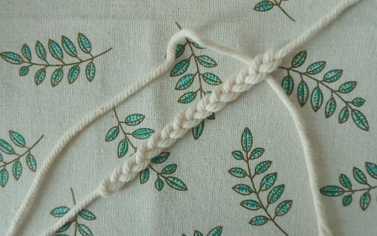 轻森活 用一根绳子编织辫子手绳 超级简单 一起试试吧