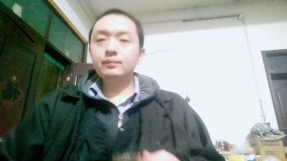 病手喝水玩握力器两连击