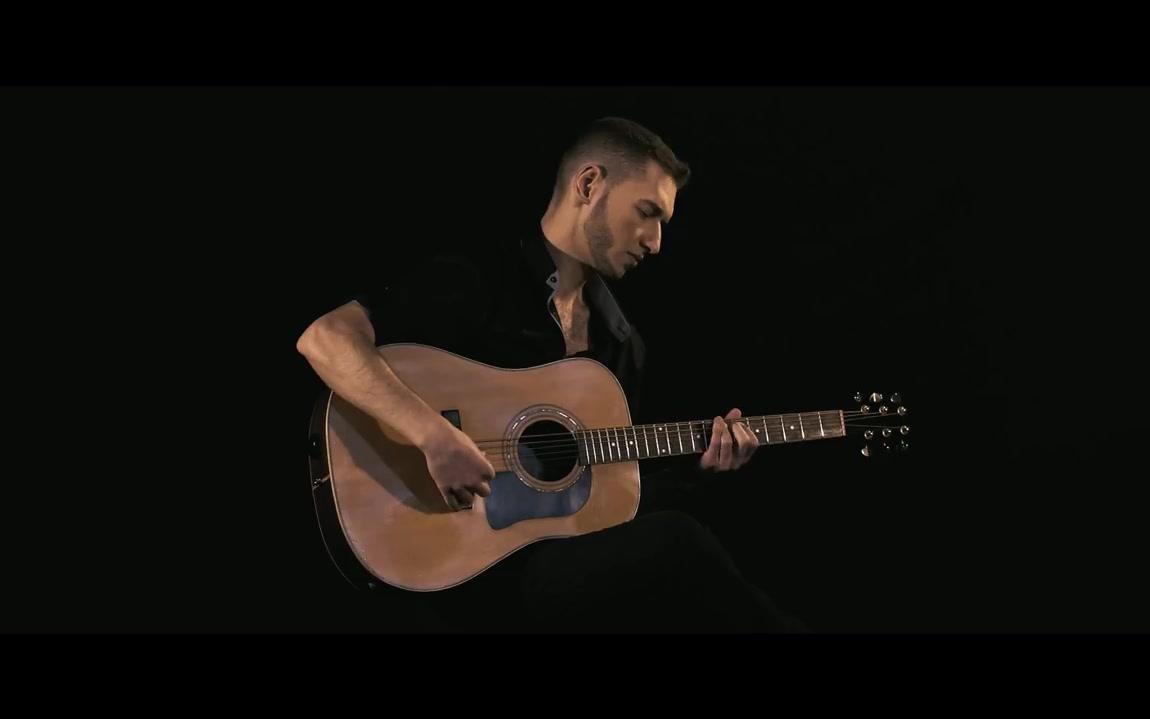 指弹达人Michael Kobrin用吉他画出异度空间,作品:Find Yourself (发现你...