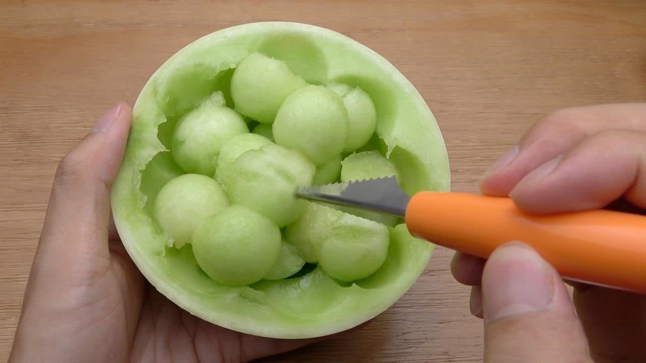 被称为冰淇淋甜瓜的玉菇甜瓜,不但果肉翠绿口感也非常软糯香甜