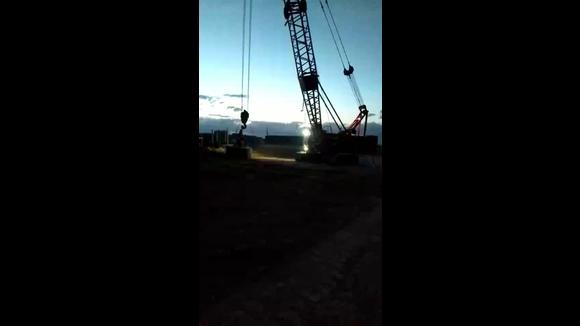 宁夏强夯机械工程有限公司在化工基地夜里加班抢工期