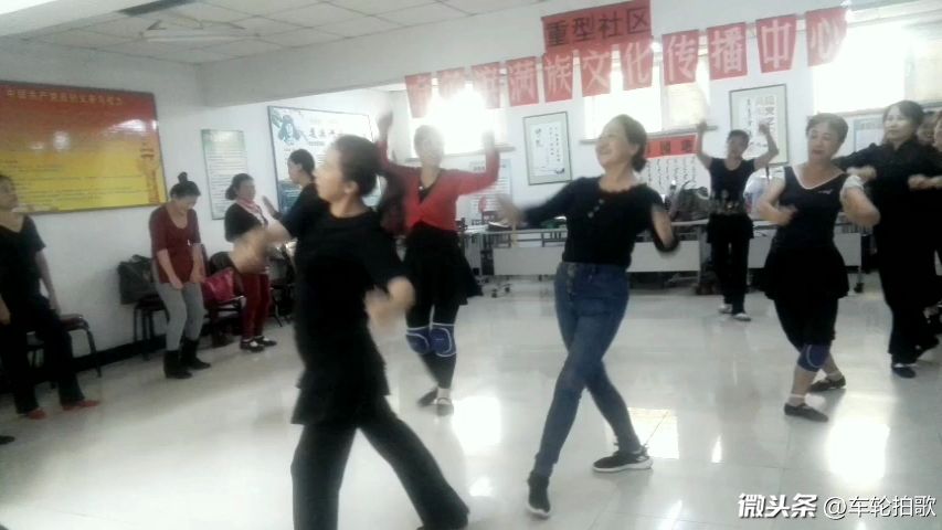 满族舞蹈排练现场纪实(重型社区)