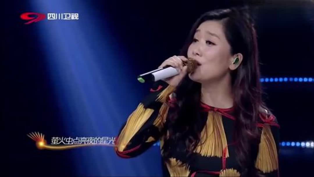 凤凰传奇现场演唱《荷塘月色》曾经红遍大街小巷,太有感觉了!