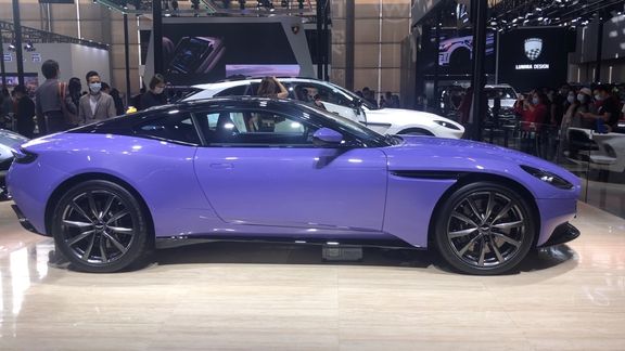 广州车展,车买不起,就看看车模!