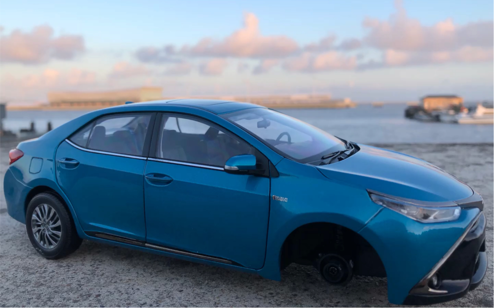 丰田卡罗拉双擎E+千里畅行不插电