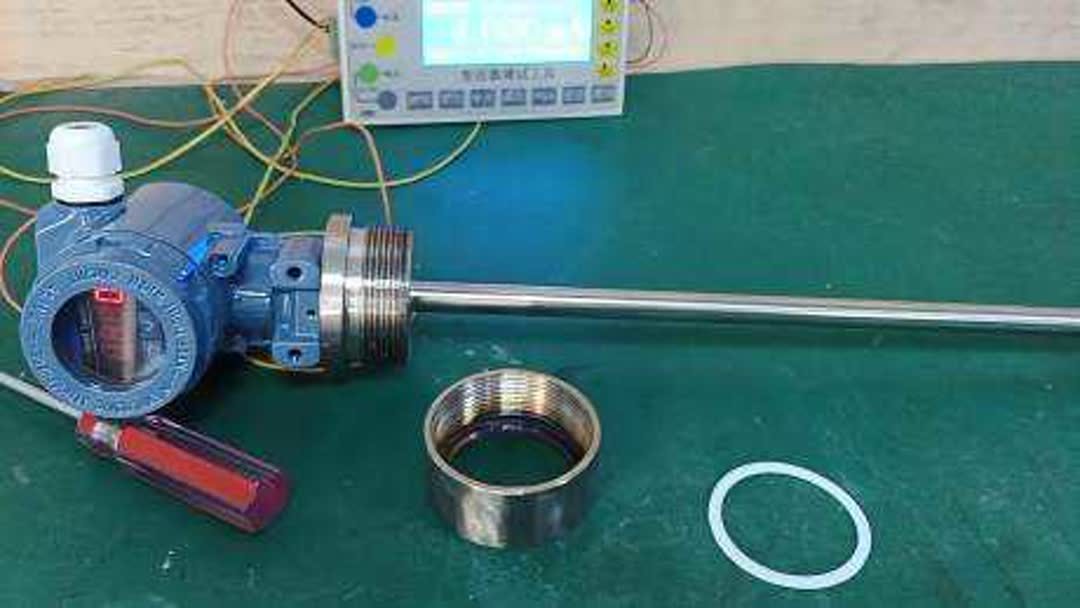 「佑富」带焊接底座的浮球液位计安装方法