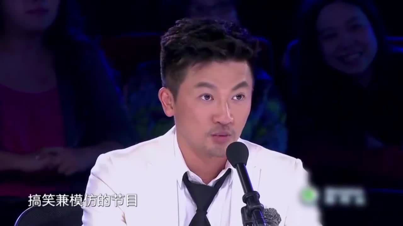 小伙搞笑模仿秀,遭导师一致差评,也太奇葩了