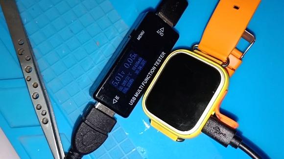 儿童电话手表:一个防水一个普通的,为何要拆的七零八落互换电池