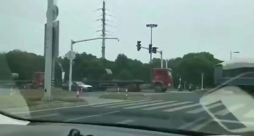 无锡高架桥垮塌后现在都乖了。