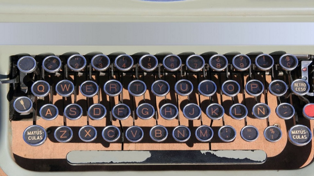 为什么键盘字母顺序不是ABC,是乱序?网友:此处需要掌声