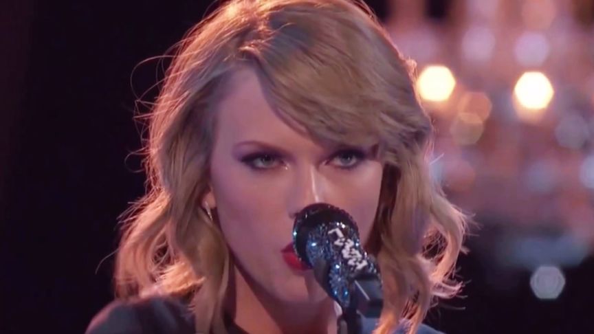 TaylorSwift嗨唱全场《blank space》,蛇精套装尽显模特身材