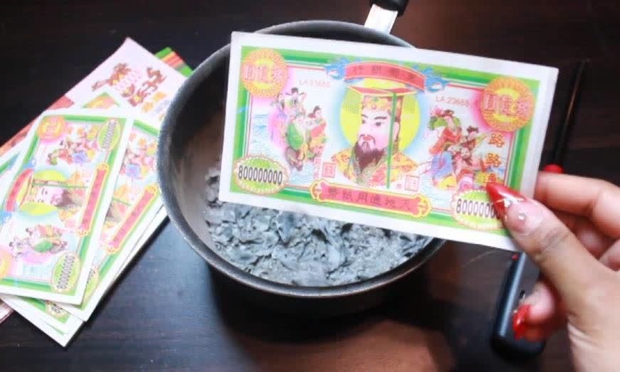 中国冥币爆红世界,统一祭祀度量衡标准,文化输出被祭品实现?
