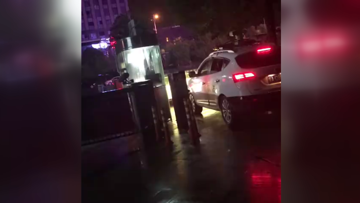 合肥城管执法车在一小区停放2小时后称是公车试图"逃费"