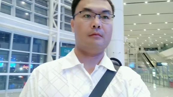 第一次在湛江高铁站坐车,准备去广州。