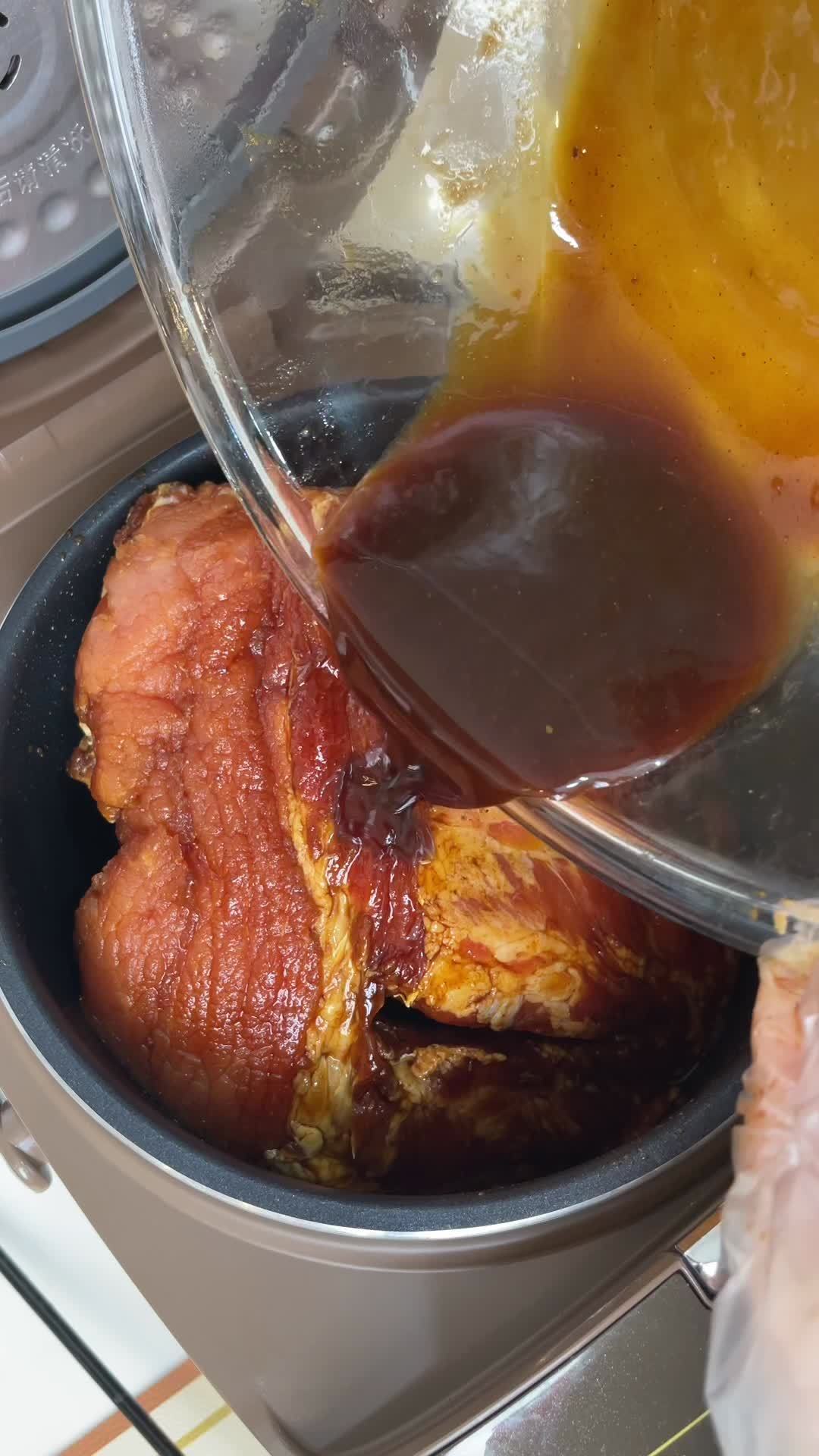 表达情绪有很多种方式,有人用表情,有人用动作,有人用语言,而我 用...