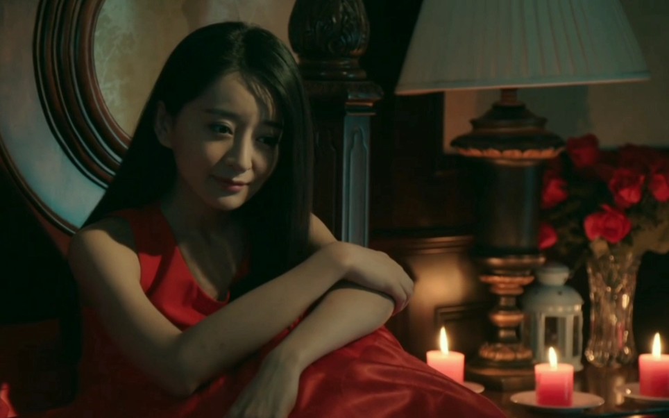 两个长得一模一样的美女,一个是豪门千金,一个是逛夜店拜金女,且看...